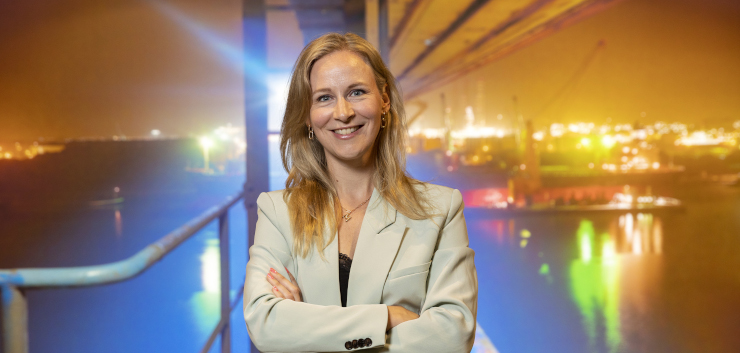 Margreet Poot: General counsel met stoel aan de directietafel van ...