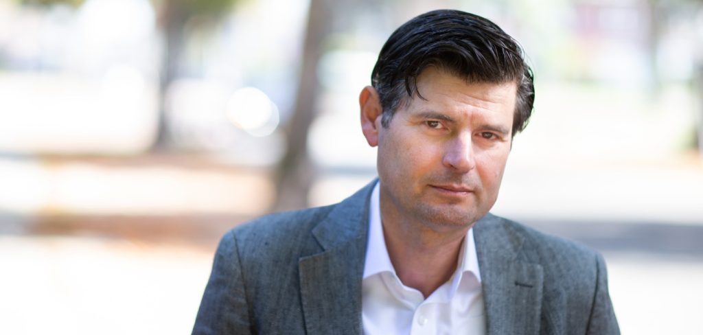 Gouden Zandloper Oeuvre Award 2021 voor klimaatadvocaat Roger Cox ...