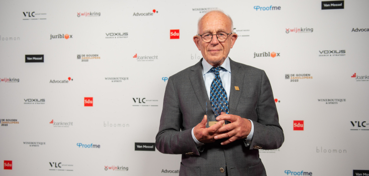 Oeuvre Award voor 'grootmeester van het bestuursrecht' Michiel ...