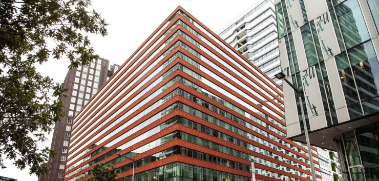 Simmons & Simmons trekt partners van Dentons, AKD en Freshfields aan ...